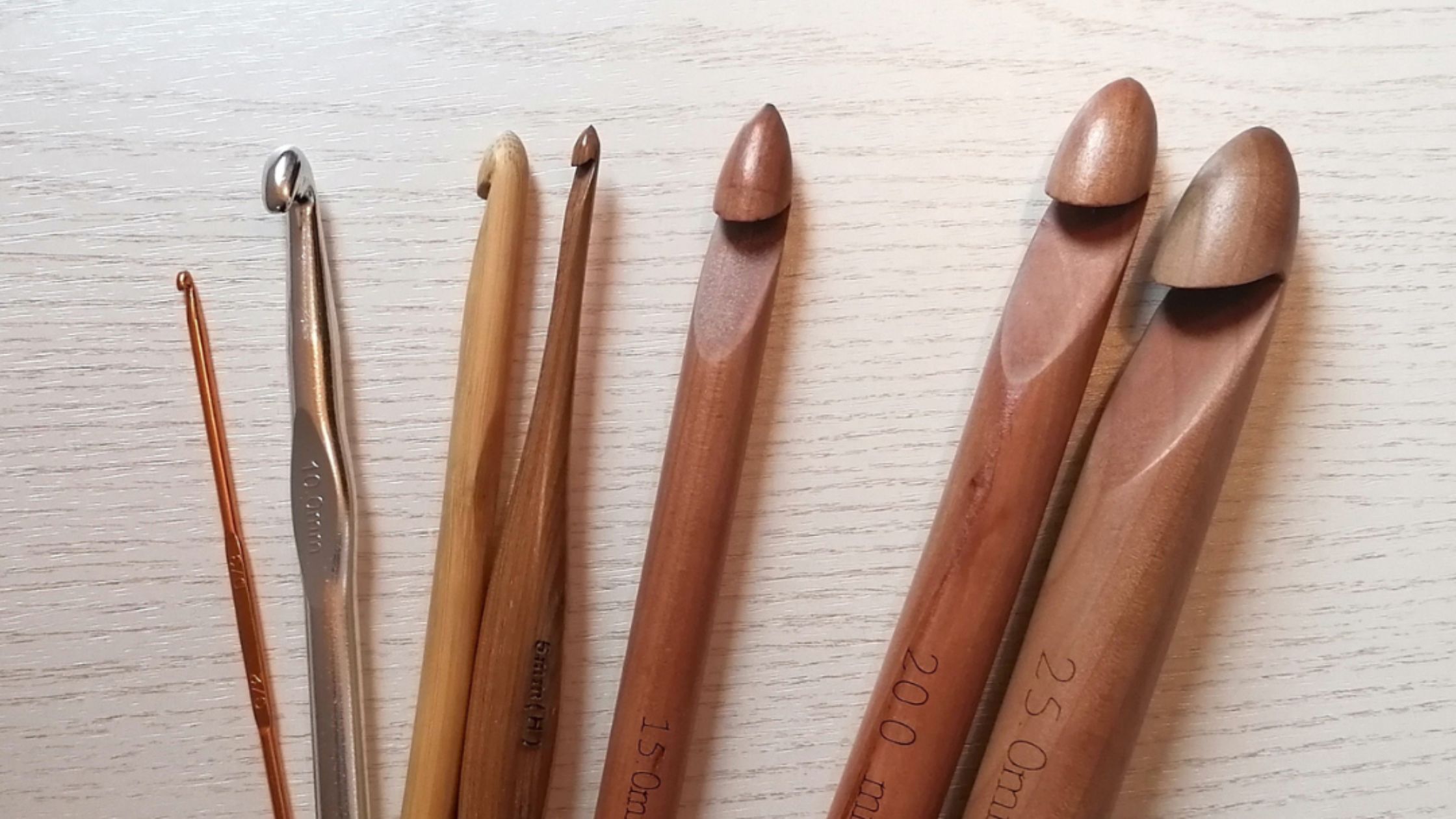 How to Hold Your Crochet Hook for Beginners - Gorgeous Crafts